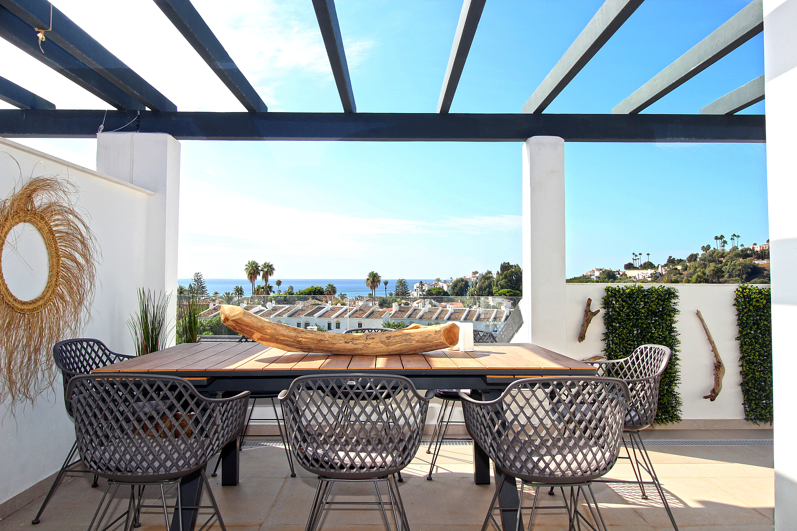 Seaside Duplex Penthouse with Stunning Views in Estepona Málaga