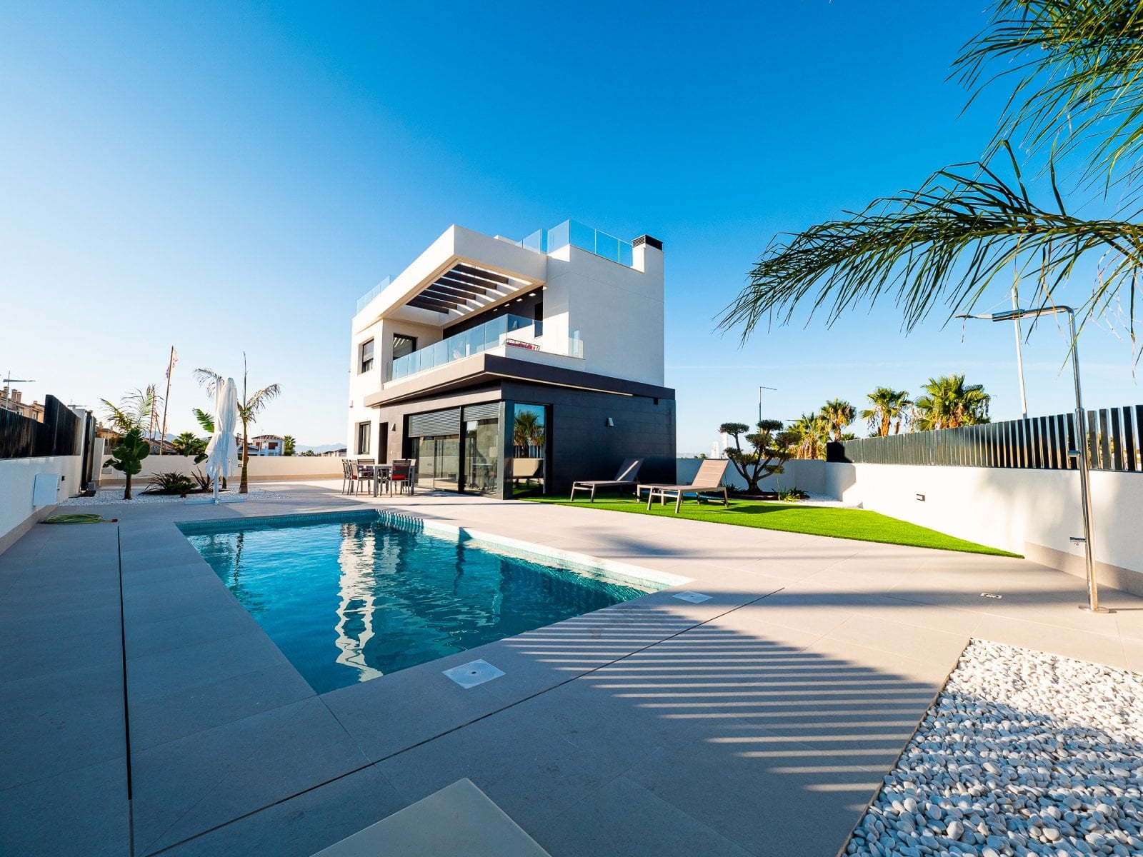 Sizable Detached Villas with Swimming Pools in Algorfa Alicante