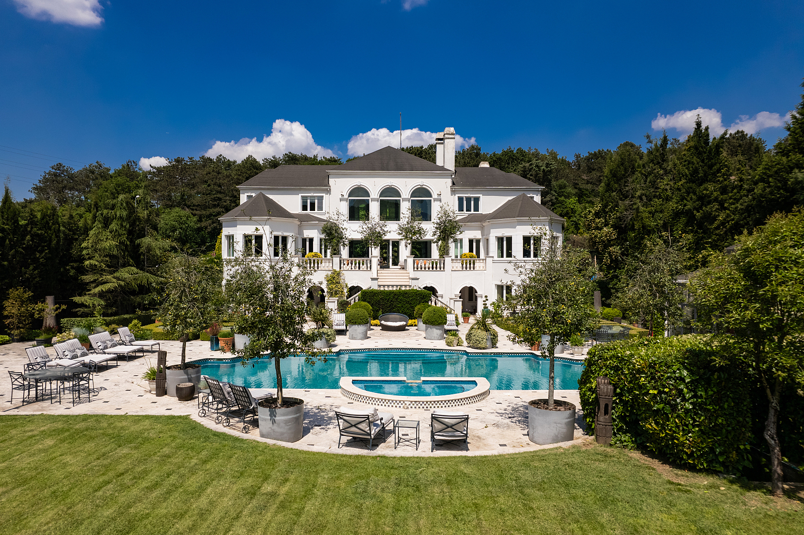 İstanbul Göktürk'te Doğayla Baş Başa Muhteşem Malikane