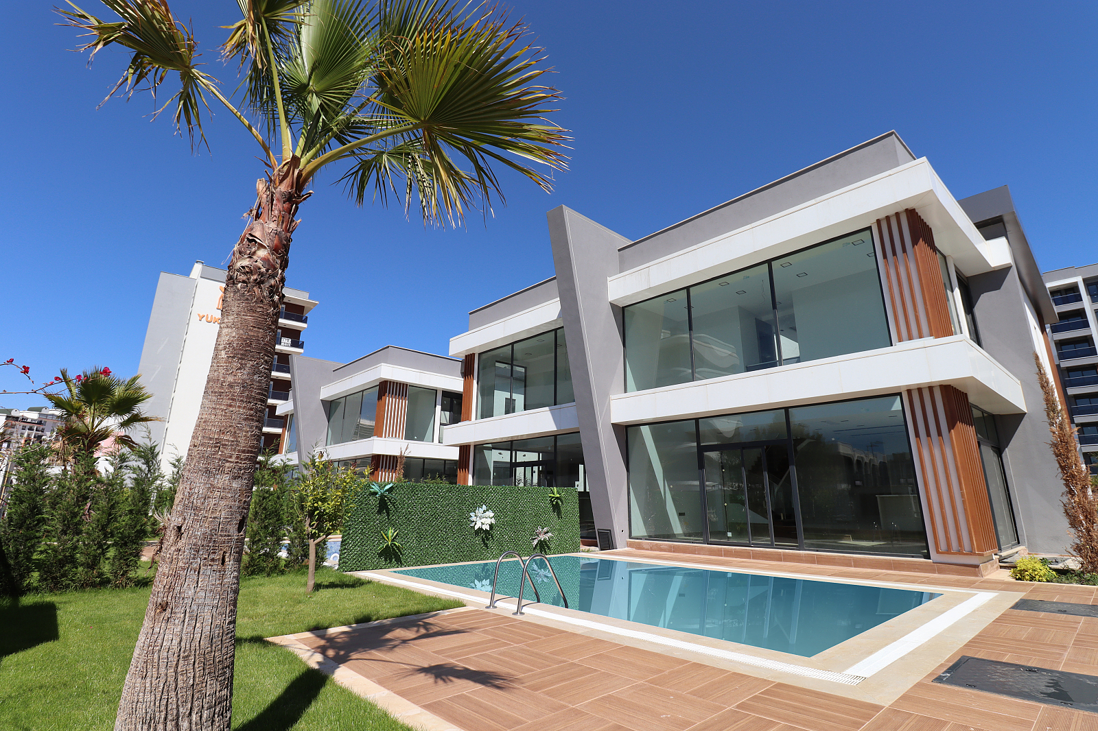 Triplex Villas with Private Parking in a Complex in Antalya