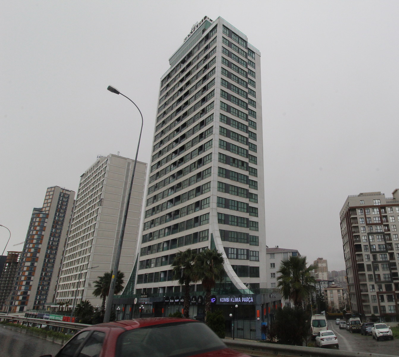 First Class İstanbul Sitesinde Ara Katta Eşyalı Daire